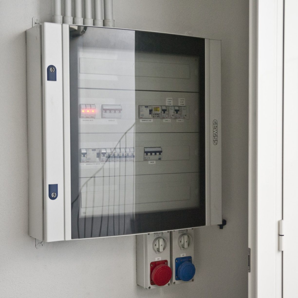 47 CVX 160 E Range Wall-mounting distribution boards up to 160 A with ...