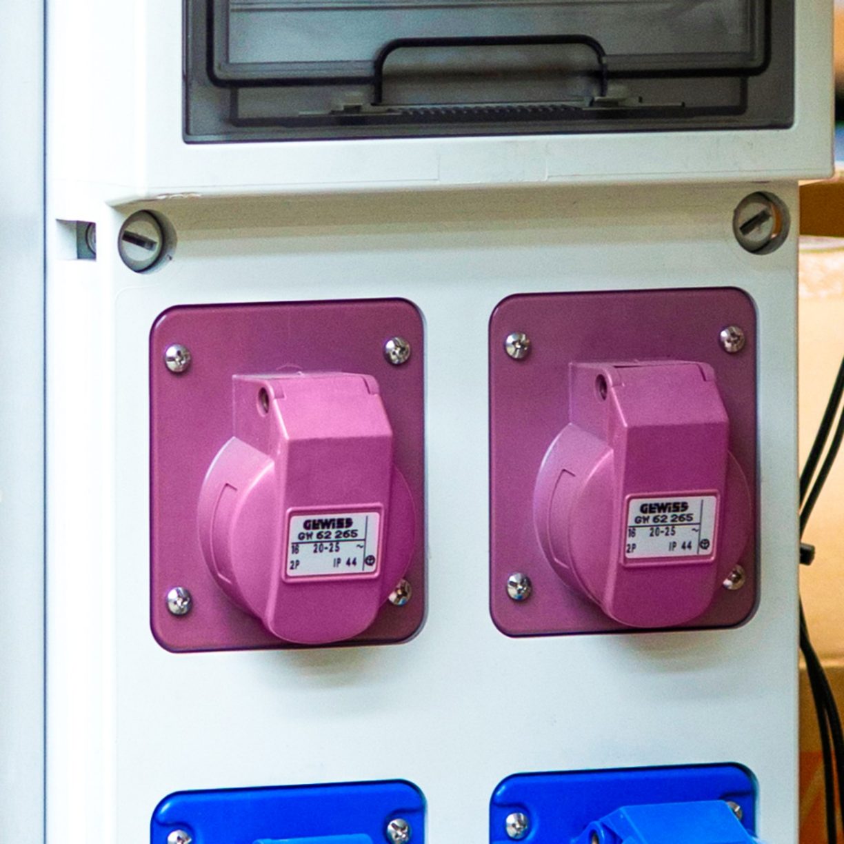 IEC 309 BTS Range Extra-low voltage plugs and socket-outlets IEC 309 ...